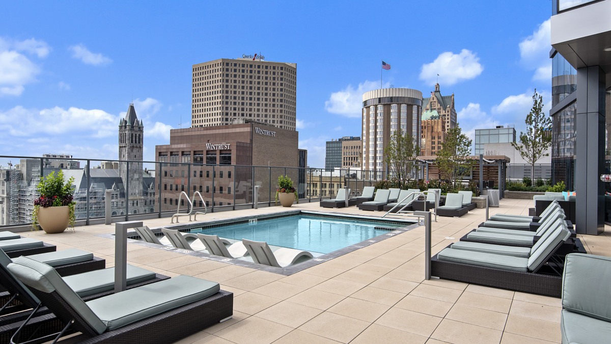 Downtown Milwaukee Apartment Pictures | 7SEVENTY7 Apartment Photo Gallery