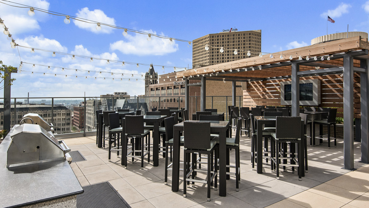 Downtown Milwaukee Apartment Pictures | 7SEVENTY7 Apartment Photo Gallery